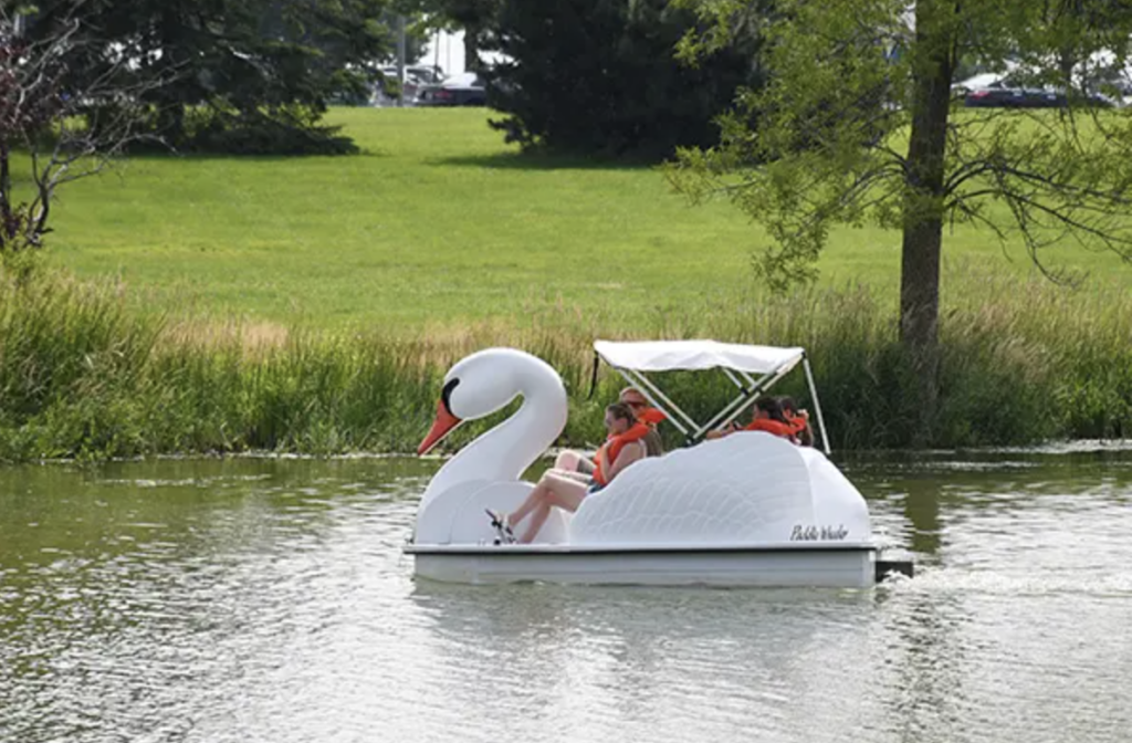 9 Boat Tours and Rentals in Downtown Milwaukee (2022) | Wheel Fun Rentals